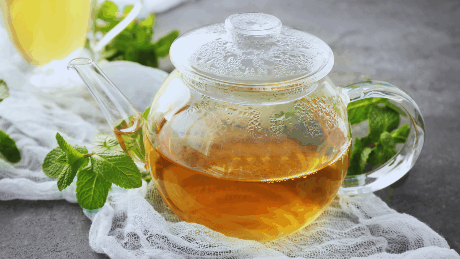 How To Brew The Perfect Cup Of Peppermint Tea 🍵 - OnoTea